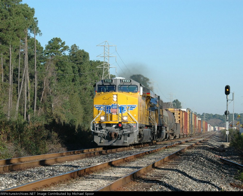 UP 7733 on QEWWC at Memorial Park